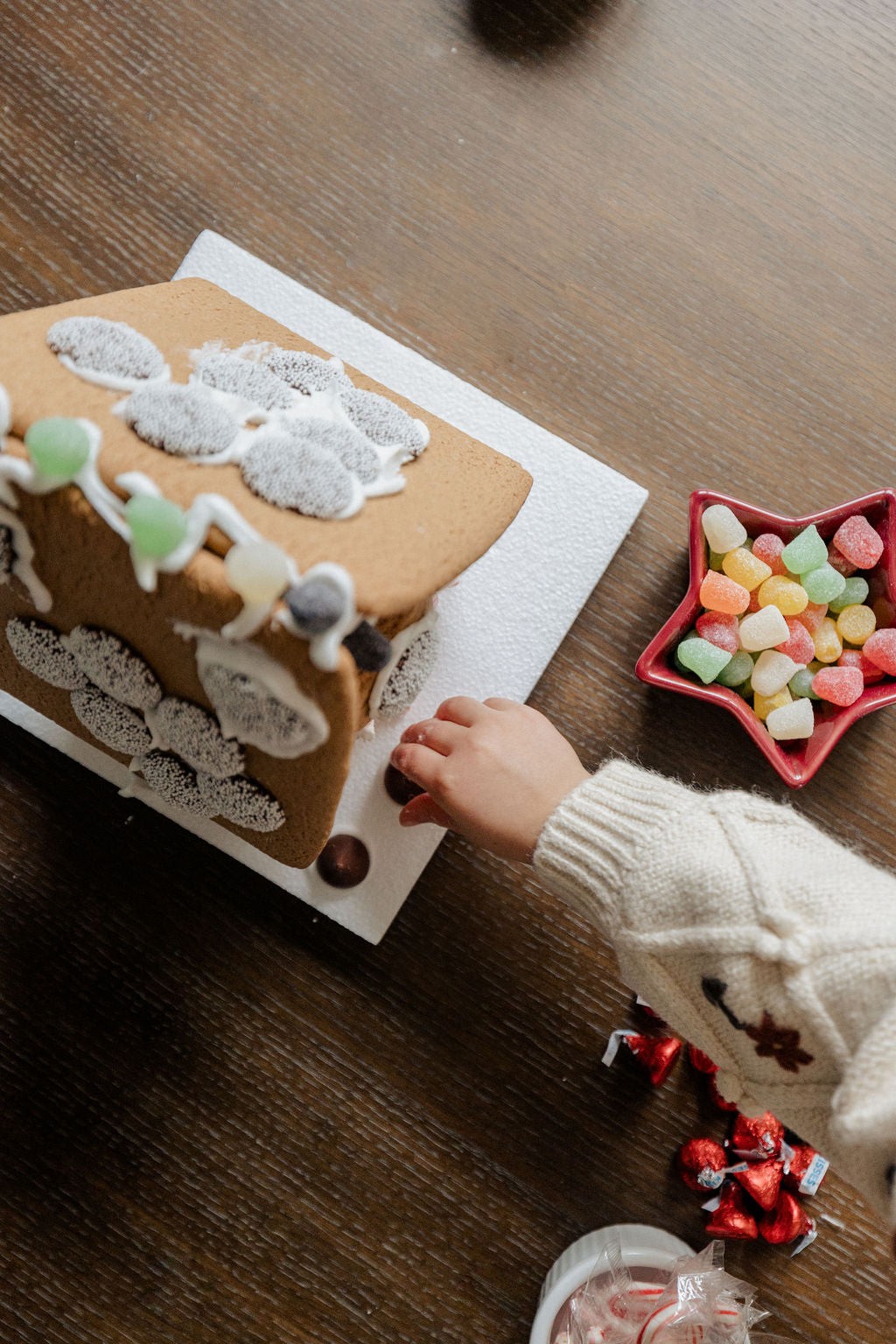 Unleash Your Creativity! Undecorated Gingerbread House from Gingerbread ...